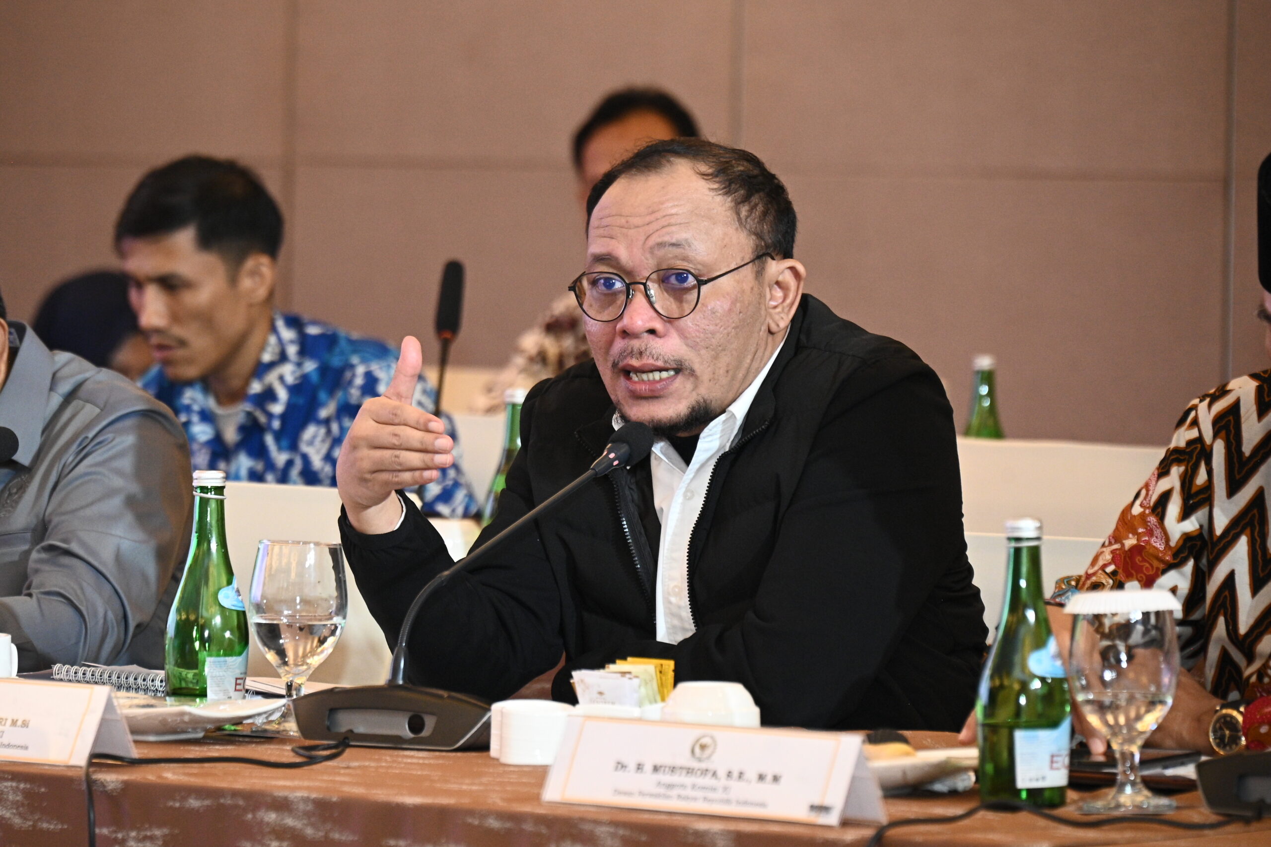 Komisi XI Dorong OJK, HIMBARA, dan PERBARINDO Tingkatkan Literasi dan ... Komisi XI Dorong OJK, HIMBARA, dan PERBARINDO Tingkatkan Literasi dan ...